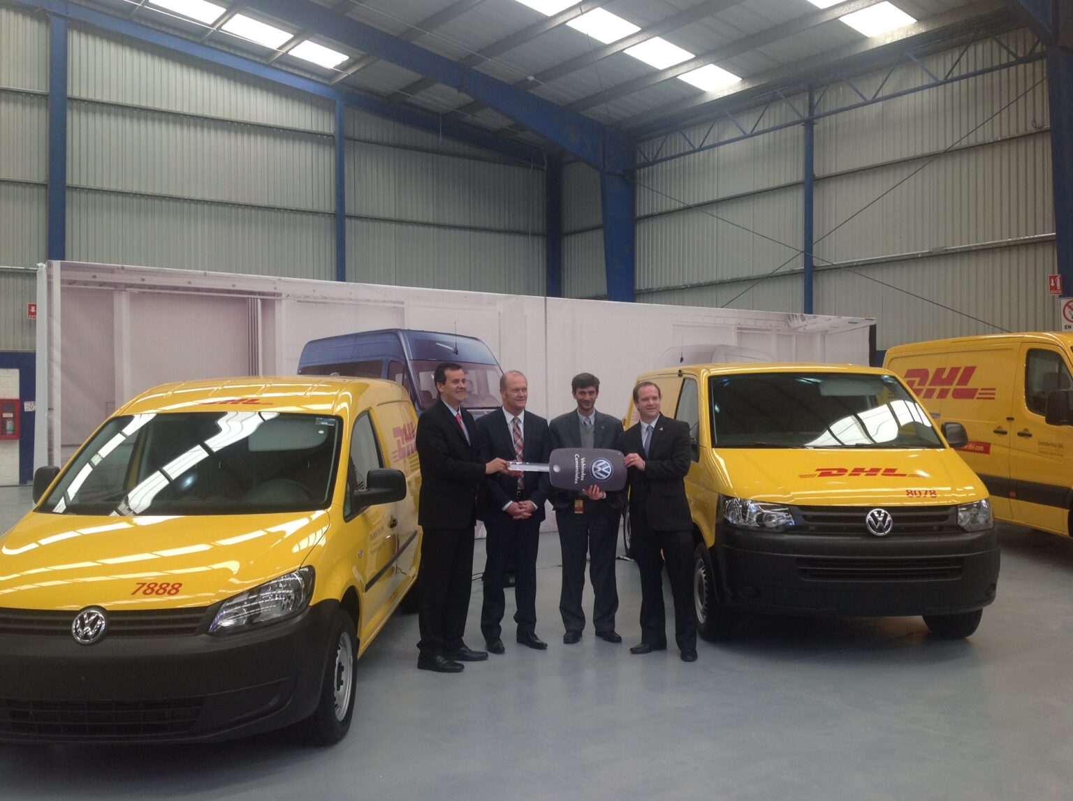 Recibe DHL vehículos de Wolkswagen – THE LOGISTICS WORLD | Conéctate e ...