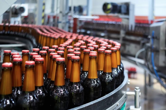 Escasez de insumos obliga a cambiar la producción de cerveza rusa