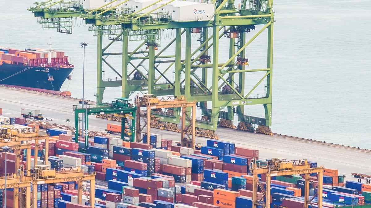 Puerto de Shanghái encabeza de nuevo los movimientos de TEU