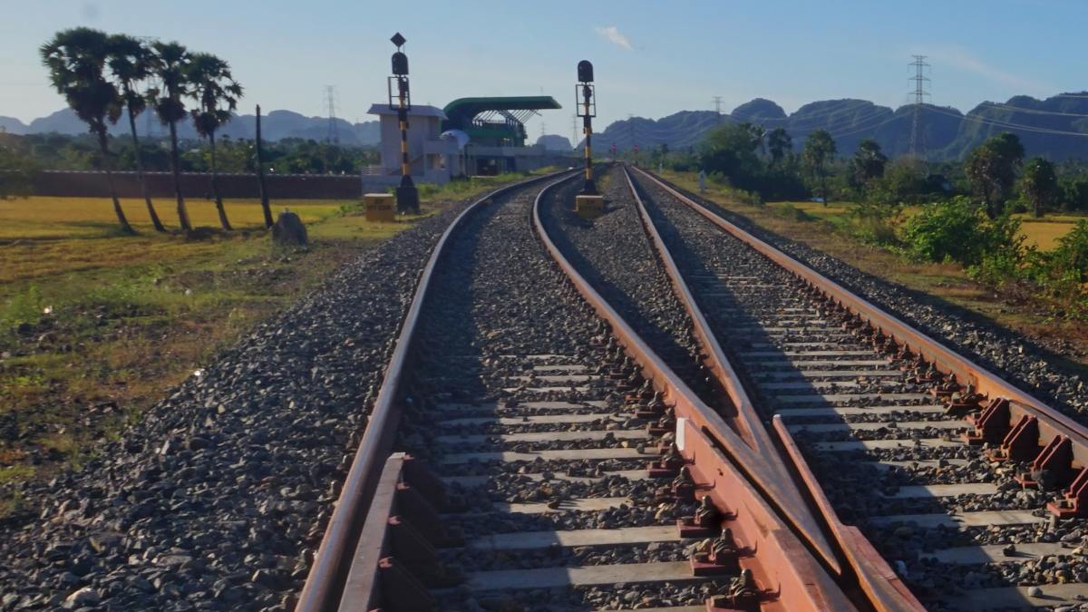 Compra México más de 10 mil toneladas de rieles de acero