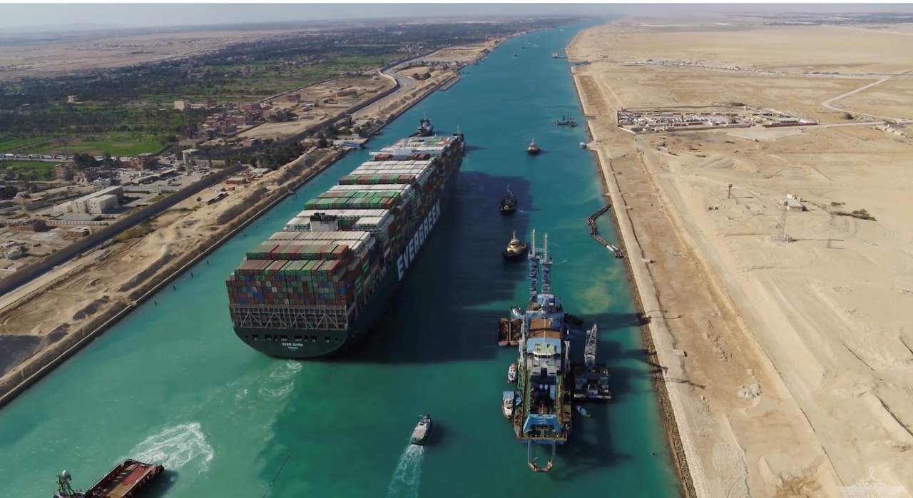 Comercio mundial afectado: Tarifas del canal de Suez suben para ...
